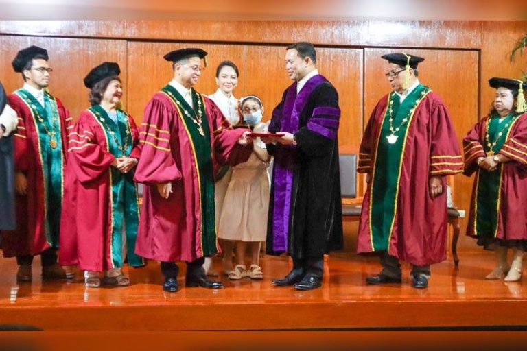 UP confers Doctor of Laws, Honoris Causa on Mark Villar – UP Alumni Website